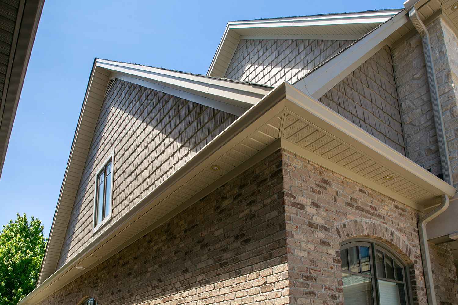 Roussel Eavestrough - Eavestrough, Siding, Copper Eavestrough